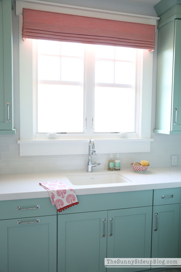 Decorated and Organized Laundry Room (with color!) - The Sunny Side Up Blog