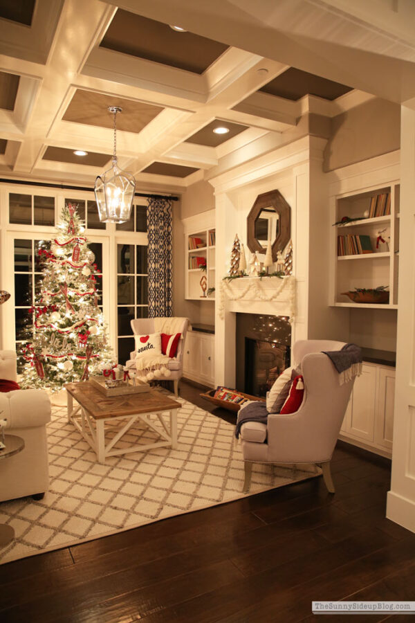 Christmas Homes at Night Tour! - The Sunny Side Up Blog