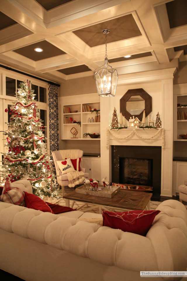 Christmas Homes at Night Tour! - The Sunny Side Up Blog