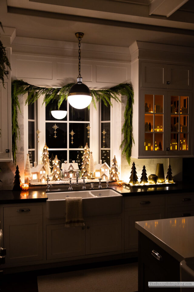 Christmas Kitchen Window - The Sunny Side Up Blog