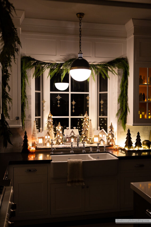 Christmas Kitchen Window - The Sunny Side Up Blog