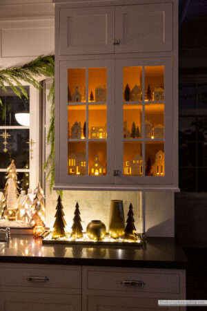 Christmas Kitchen Window - The Sunny Side Up Blog