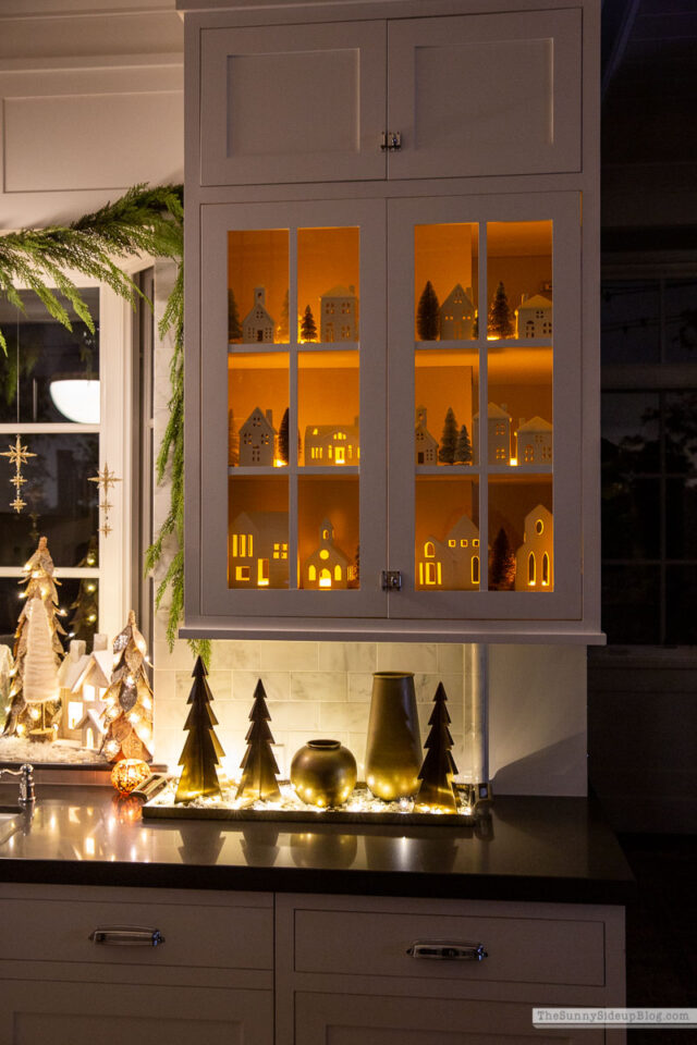 Christmas Kitchen Window - The Sunny Side Up Blog