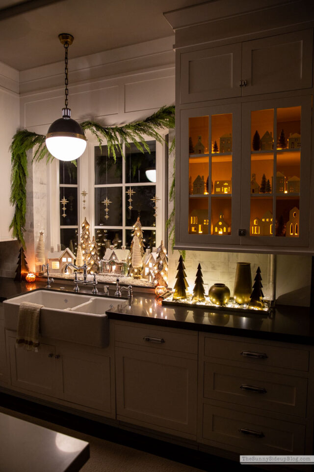 Christmas Kitchen Window - The Sunny Side Up Blog