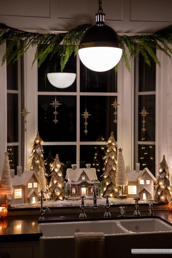 Christmas Kitchen Window - The Sunny Side Up Blog