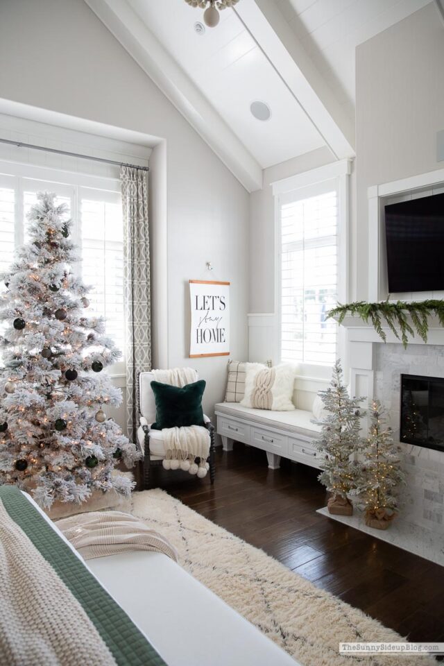 Christmas Master Bedroom - The Sunny Side Up Blog