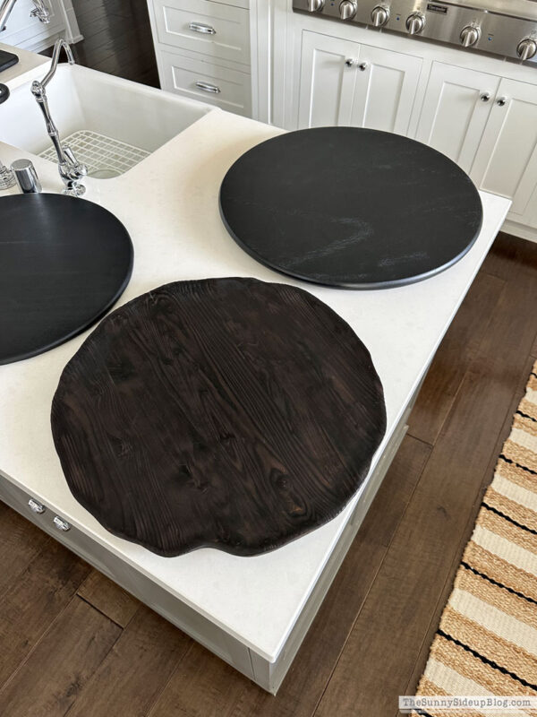 Adding black to your spring decor - The Sunny Side Up Blog
